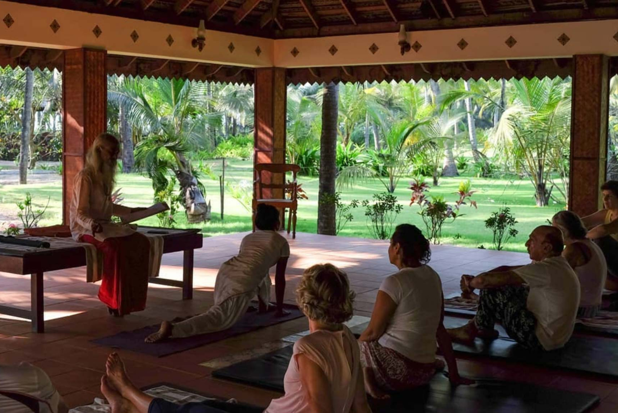Les bienfaits du yoga et de la méditation dans les retraites de bien ...